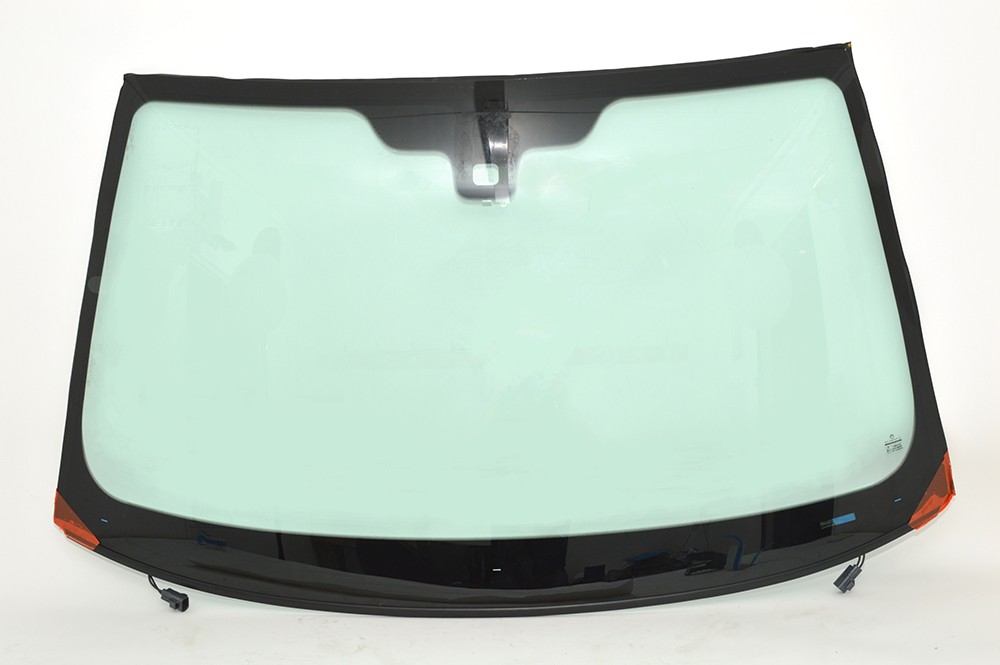 LR044100 - GLASS-WINDSCREEN - Land Rover Parts